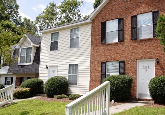 Apartments and Townhomes for Rent in High Point, NC at Laurel Bluff Apartments - Apartment Rentals